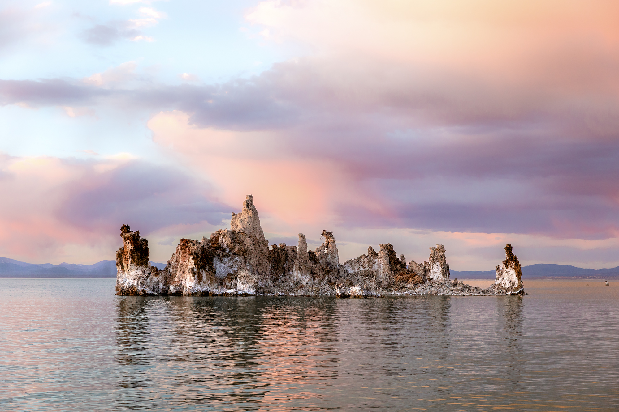 Le piden al estado que deje de desviar el agua del icónico Mono Lake ...